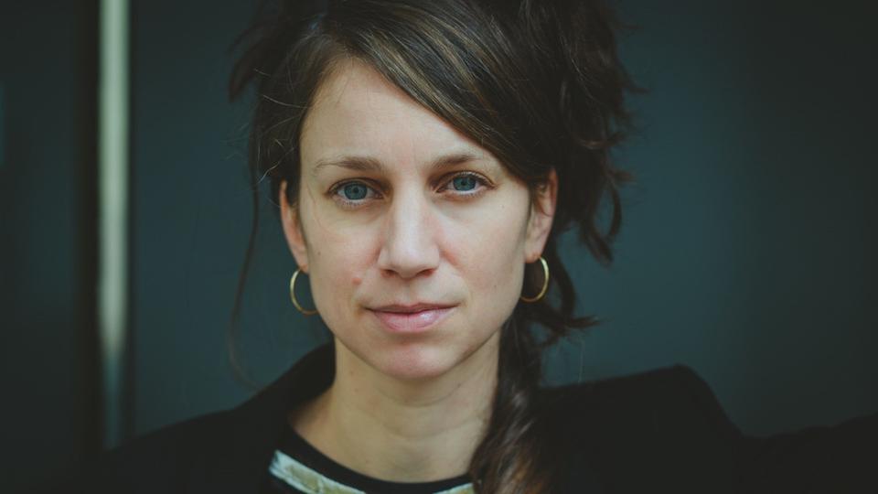 Anne Bader inszeniert "Schwarze Schwäne" am Volkstheater Wien ...